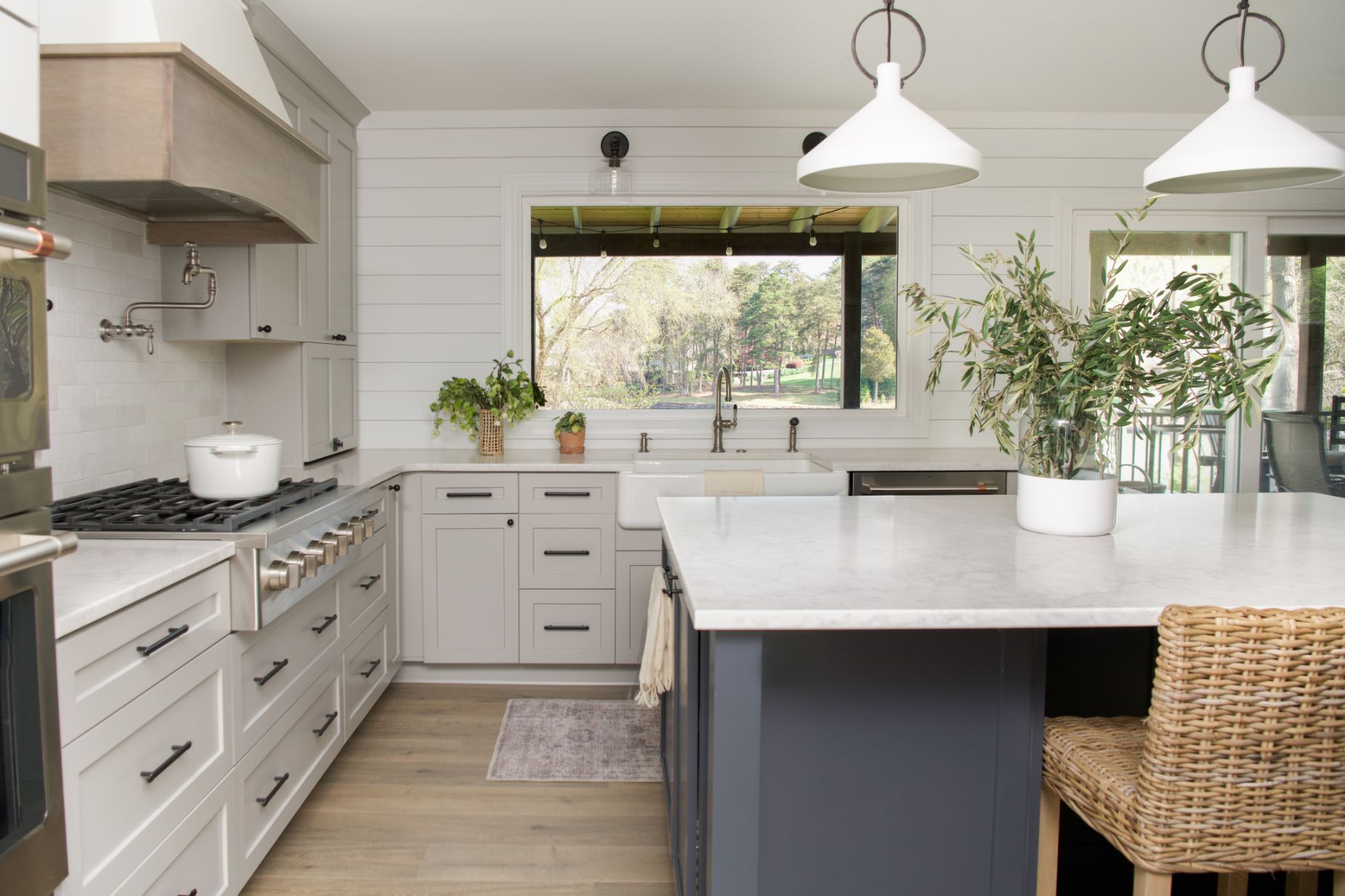 Lakeside Cottage Kitchen | Freshwater Design & Build